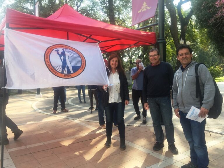 INTA. Trabajadores reflejaron su situación en plaza Ramírez | DIARIO LA ...